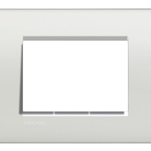 Placa rectangular color blanco de 3 módulos, modelo lna4803bit, marca ...